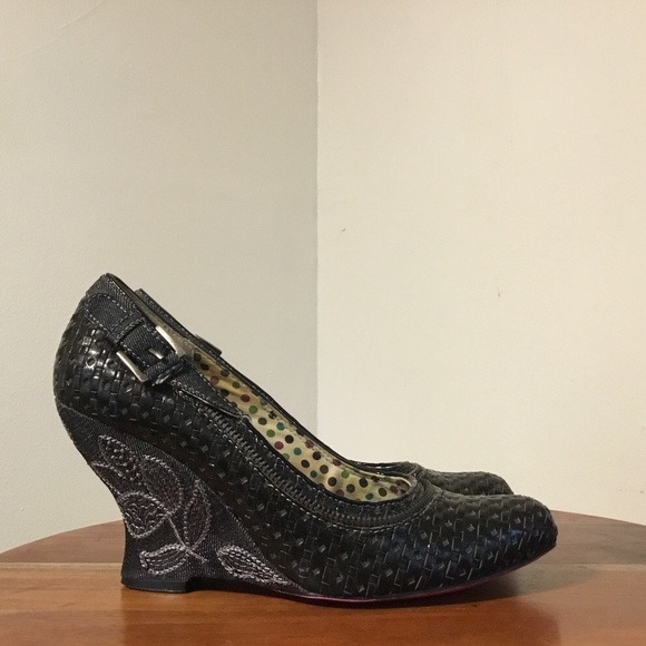 Vintage | Shoes | Vintage Kenzie Black Floral Wedge Size 85 | Poshmark